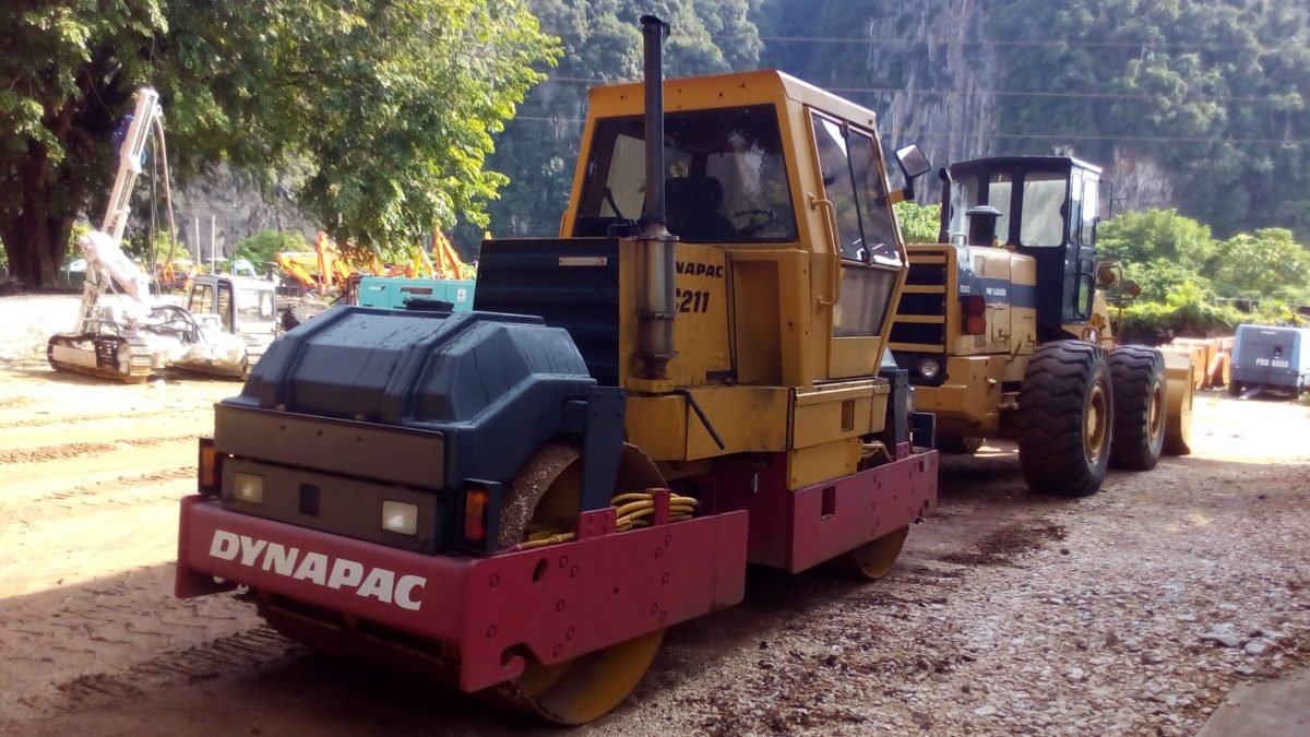 DYNAPAC CC211 ROAD ROLLER - Chong & Ho Motor Vehicles Trading Sdn Bhd