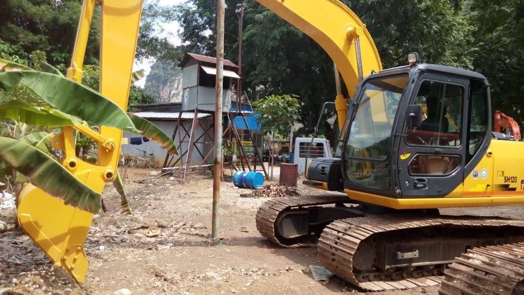 HITACHI UH063 HYDRAULIC EXCAVATOR - Chong & Ho Motor Vehicles Trading ...