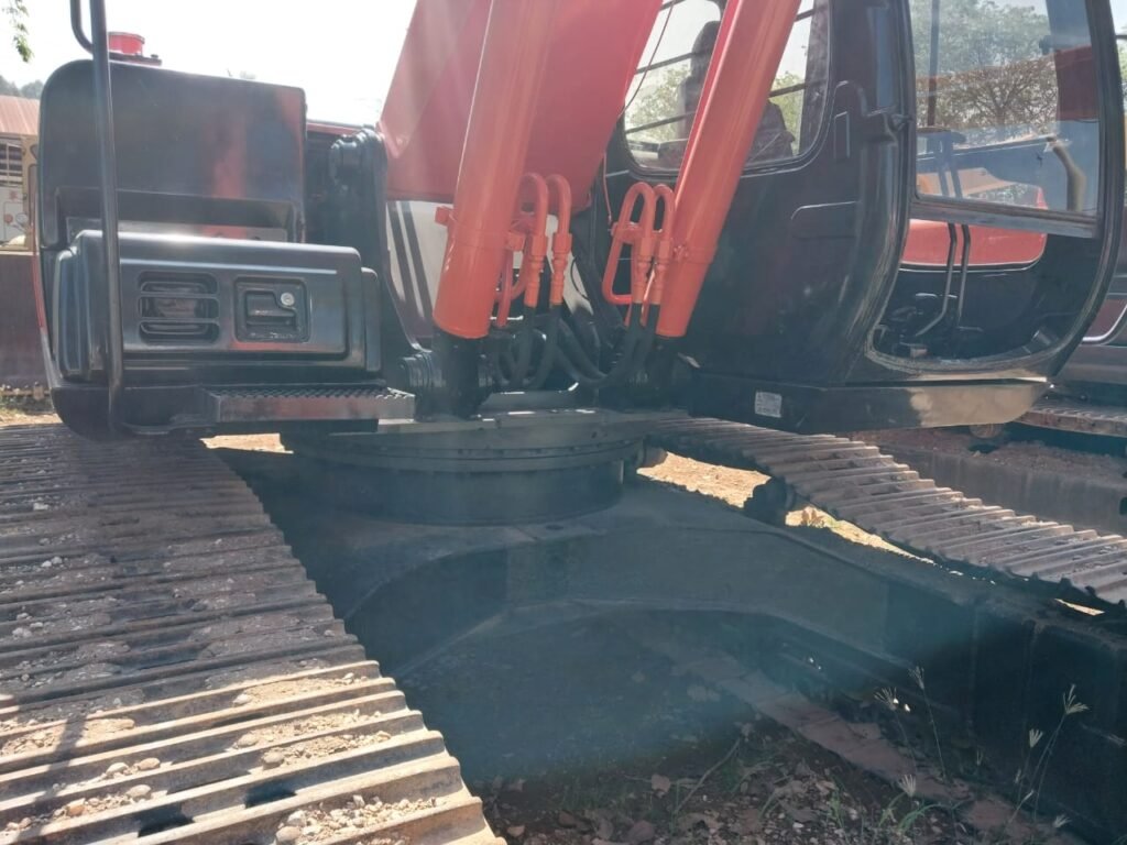HITACHI EX200 HYDRAULIC EXCAVATOR - Chong & Ho Motor Vehicles Trading ...