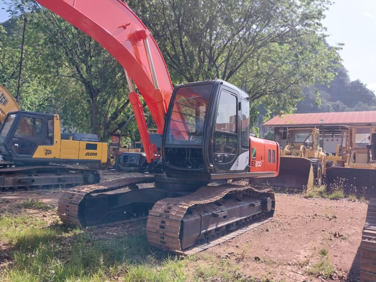 HITACHI EX200 HYDRAULIC EXCAVATOR - Chong & Ho Motor Vehicles Trading ...