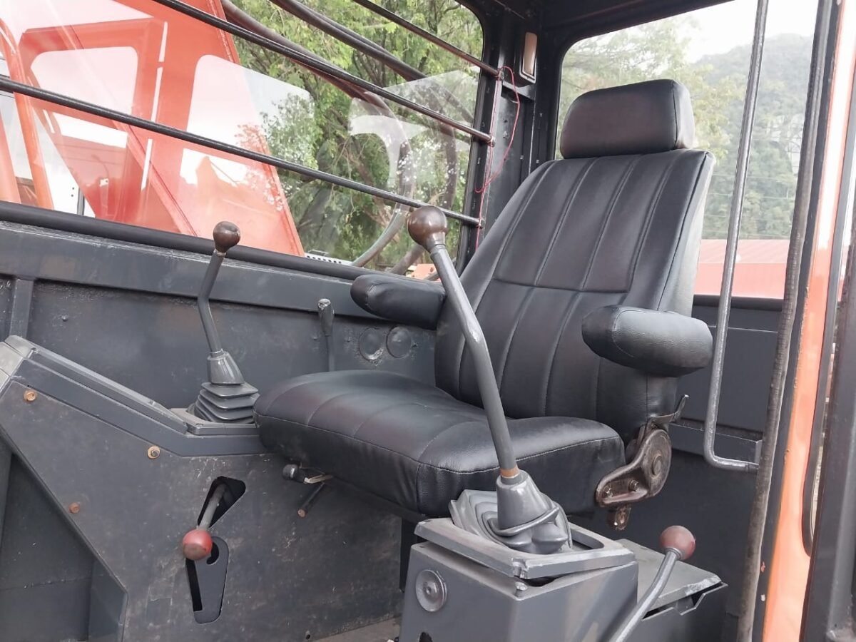 HITACHI UH063 HYDRAULIC EXCAVATOR - Chong & Ho Motor Vehicles Trading ...